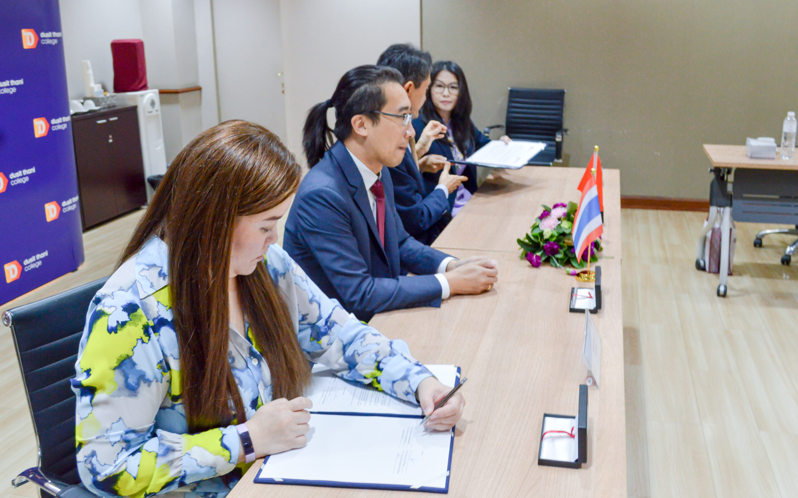 วิทยาลัยดุสิตธานี เซ็น MoU กับ Duy Tan University เวียดนาม - Dusit ...